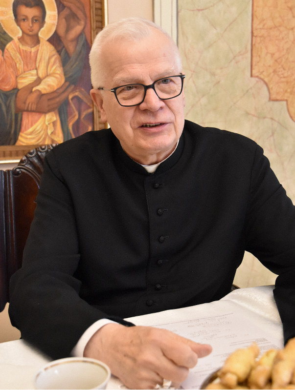 Walls of the World: The rising tide of East vs. West, Church vs. State ...