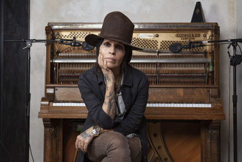 Linda Perry, pioneering producer, smashing through history - The Mainichi