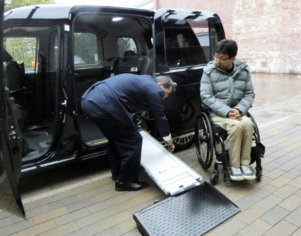 Toyota improves universal design taxicab for quicker wheelchair access ...