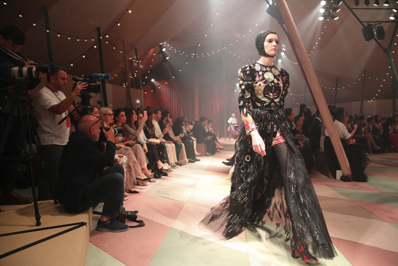 A shimmering night in Dubai as Dior shows its haute couture - The Mainichi