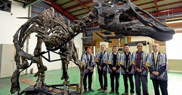 In Photos: Huge replica of Japan's largest fossilized dinosaur skeleton ...