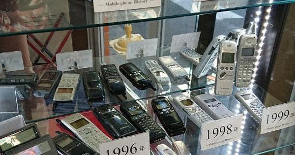 Flip phone popularity remains unbowed in smartphone era Japan - The ...