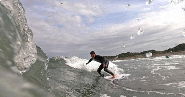 People with disabilities ride the waves off Chiba Pref. in 'adaptive ...