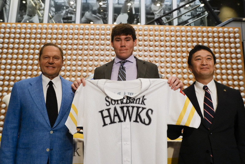 Uncommon route: Stewart excited about pitching in Japan - The Mainichi