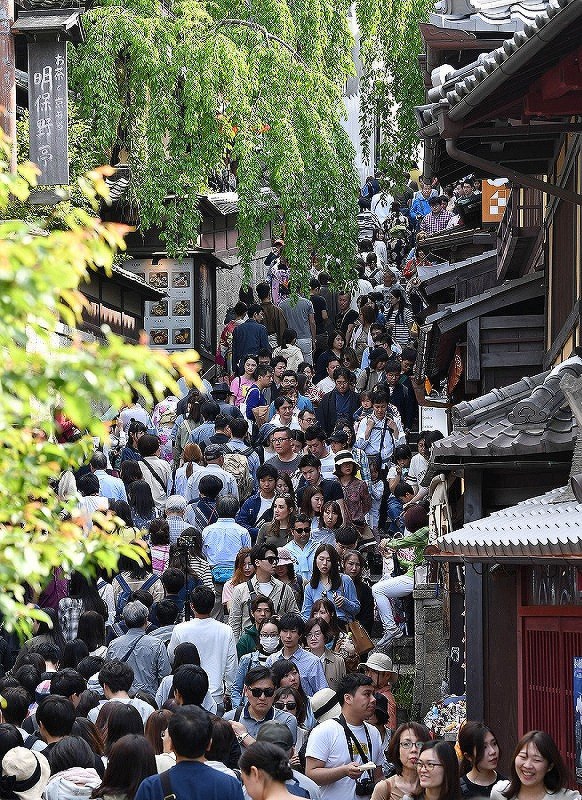 In Photos: 'Mind your manners in Kyoto!' - The Mainichi