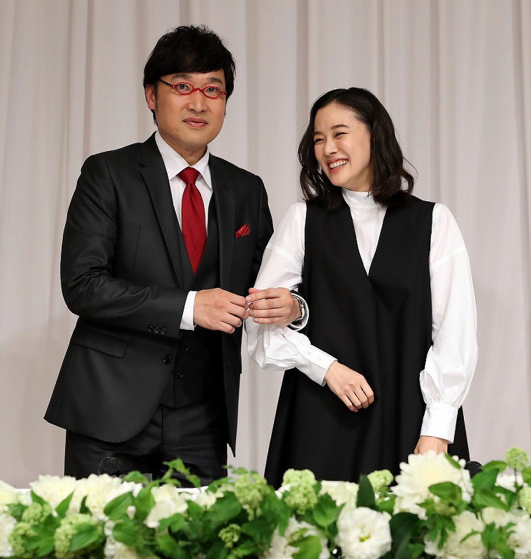In Photos: Comedian Ryota Yamasato and actress Yu Aoi tie the knot ...