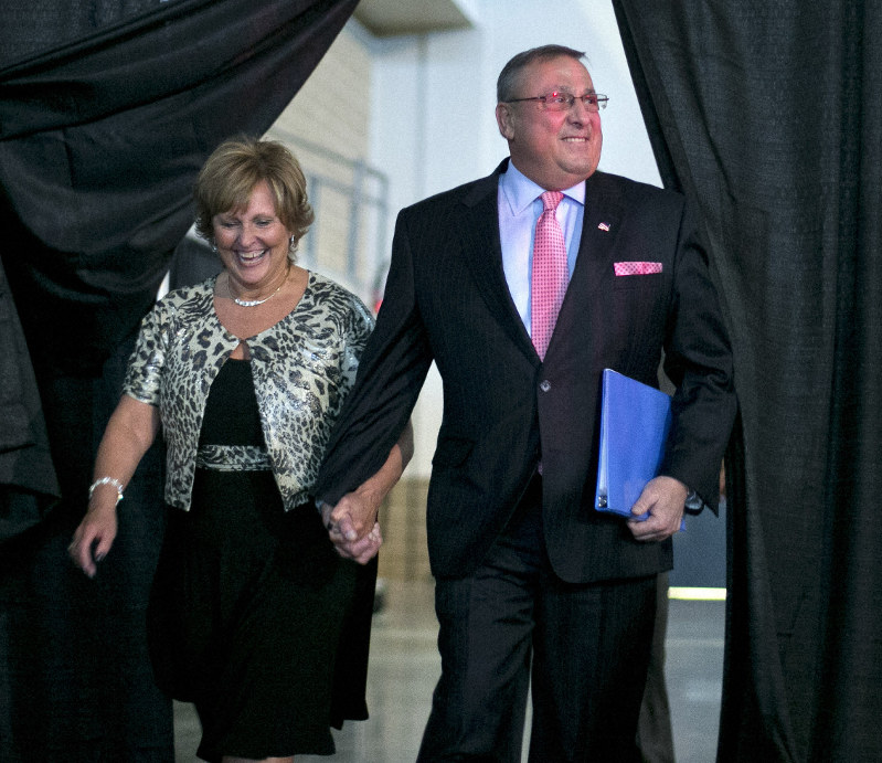Former Maine governor has a new job - tending bar - The Mainichi