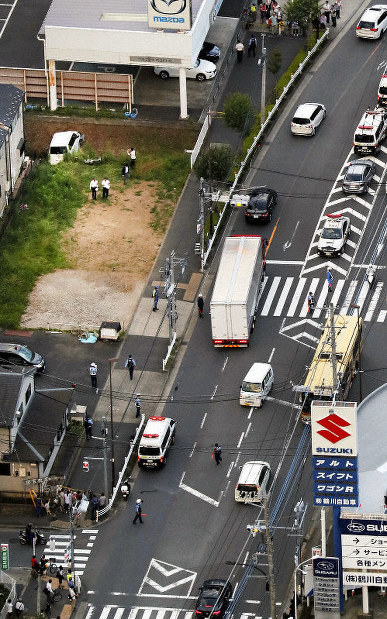 4 pedestrians injured after driver 'lost consciousness' in Tokyo crash ...