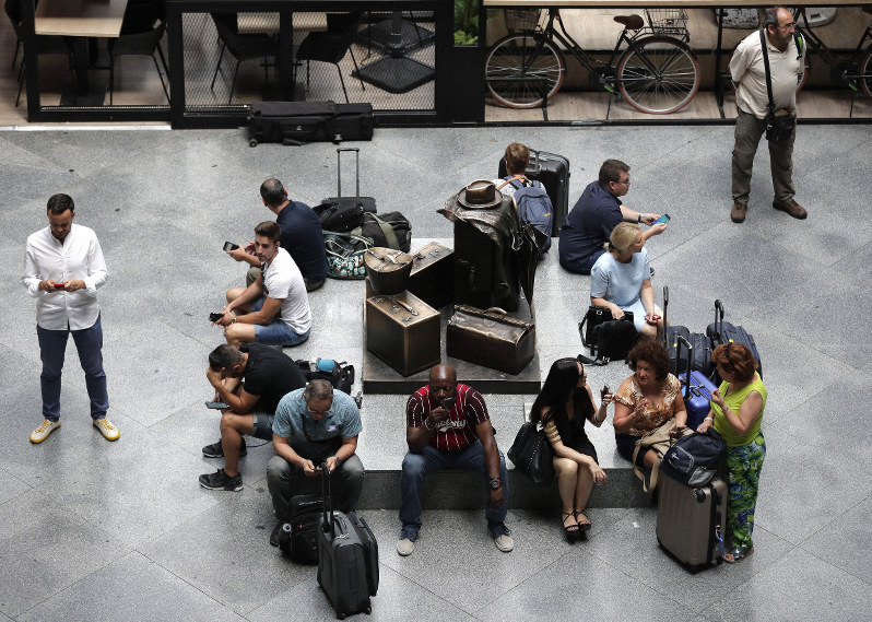 Spanish rail strike disrupts scores of summer travelers - The Mainichi
