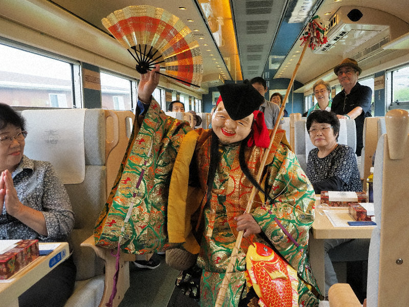 Japan Photo Journal: Mythology train - The Mainichi