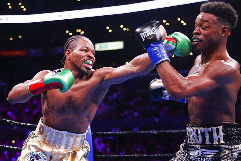 Boxing: Spence beats Porter, gets 2 belts in split-decision thriller ...