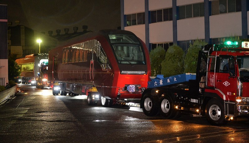 In Photos: Brand new 'Hinotori' limited-express cars hauled through ...
