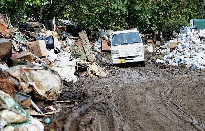 Huge amounts of typhoon-damaged trash pile up in Japan - The Mainichi