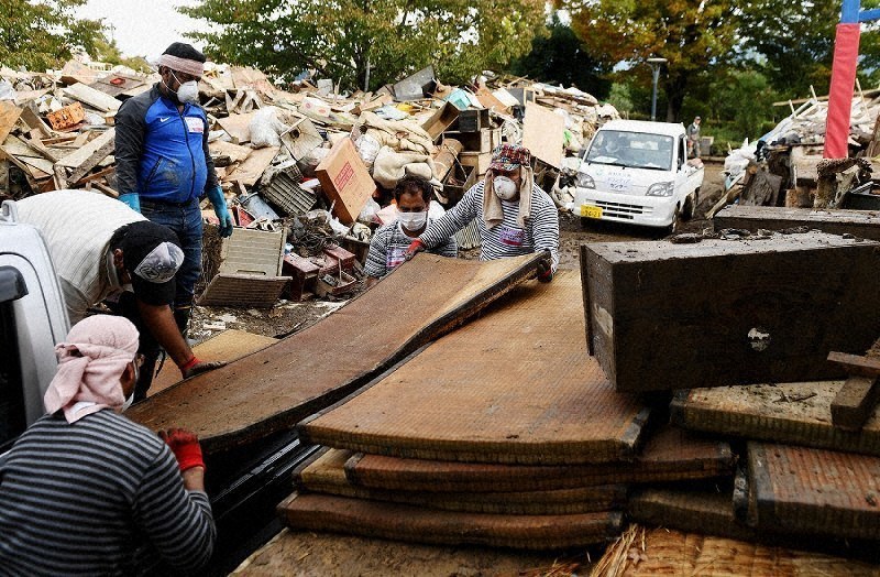 Huge amounts of typhoon-damaged trash pile up in Japan - The Mainichi