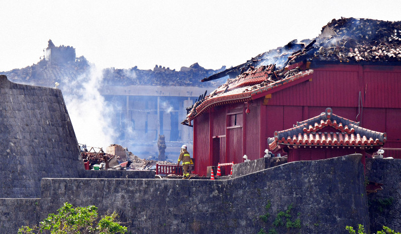 Japan gov't vows to rebuild Okinawa's Shuri Castle in wake of ...