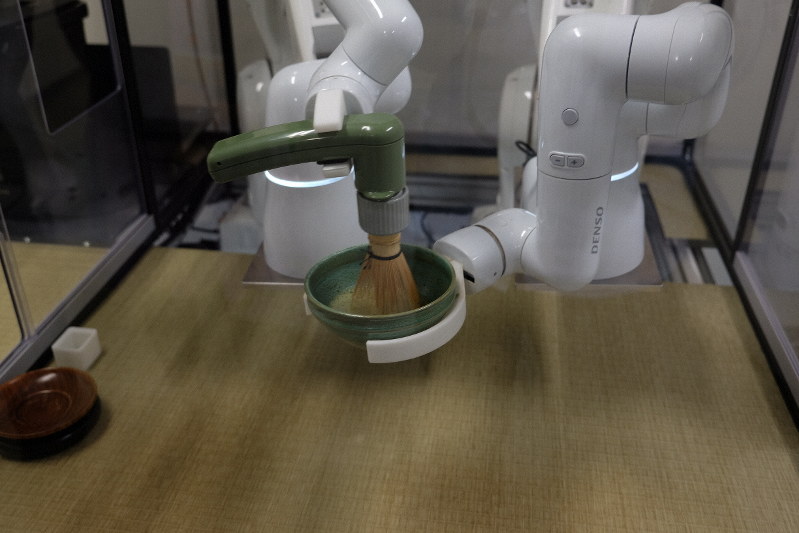 Taste of the future: Robots to make green tea from powder at Aichi ...