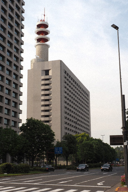 Tokyo cop forgets loaded gun in convenience store bathroom - The Mainichi