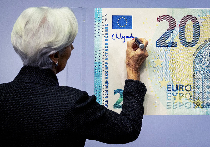 New ECB boss Lagarde adds her signature to euro banknotes - The Mainichi