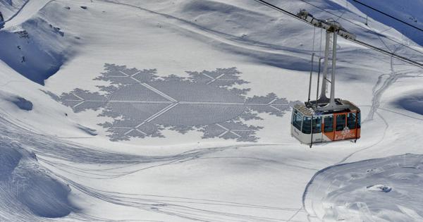 British artist uses snow as canvas for massive geometrical designs ...