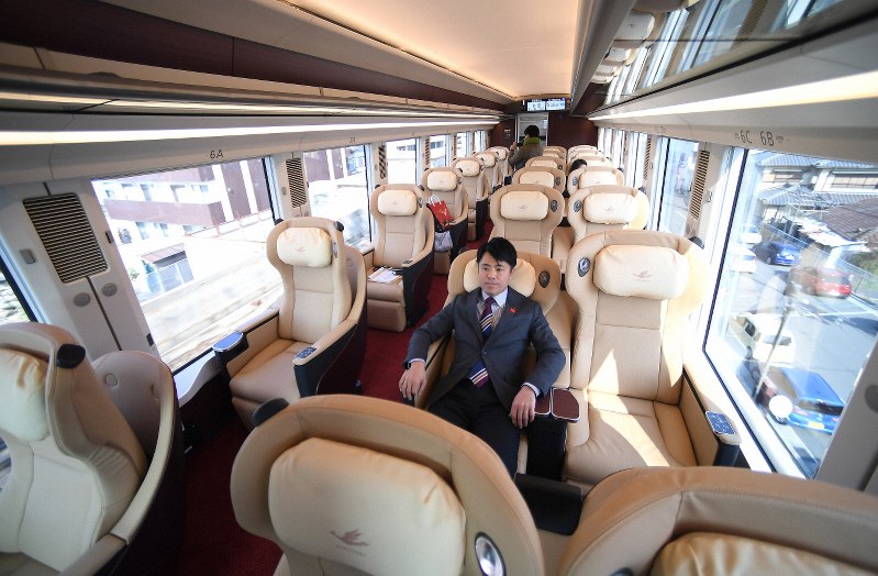 West Japan railway unveils 'Hinotori' express trains with panoramic ...