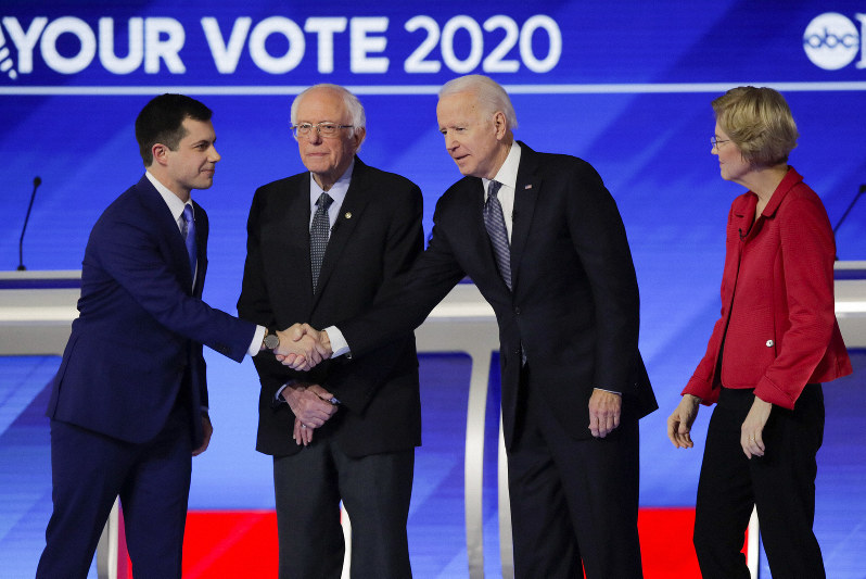 Front-runners Buttigieg and Sanders beat back debate attacks - The Mainichi