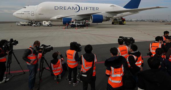 In Photos: Boeing's massive Dreamlifter cargo plane, inside and out ...