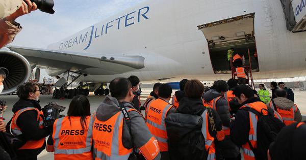 In Photos: Boeing's massive Dreamlifter cargo plane, inside and out ...