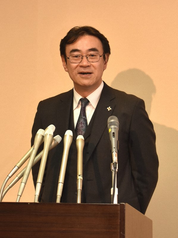 PM Abe says Japan gov't reinterpreted legislation to extend senior ...