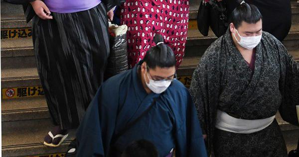 In Photos: Masked sumo wrestlers arrive in Osaka amid coronavirus ...