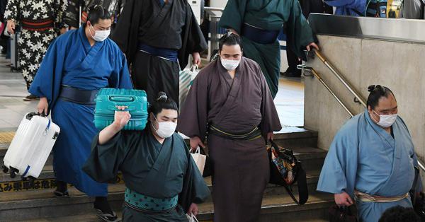 In Photos: Masked sumo wrestlers arrive in Osaka amid coronavirus ...