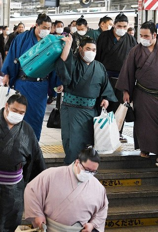 Sumo descends on Osaka for spring tourney with face masks, anti-viral ...