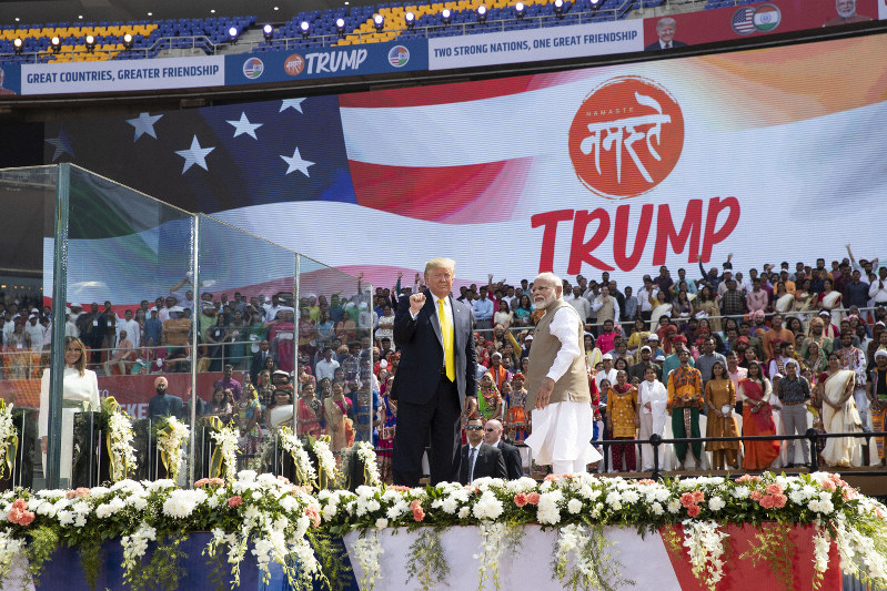 India pours on the pageantry with colorful welcome for Trump - The Mainichi