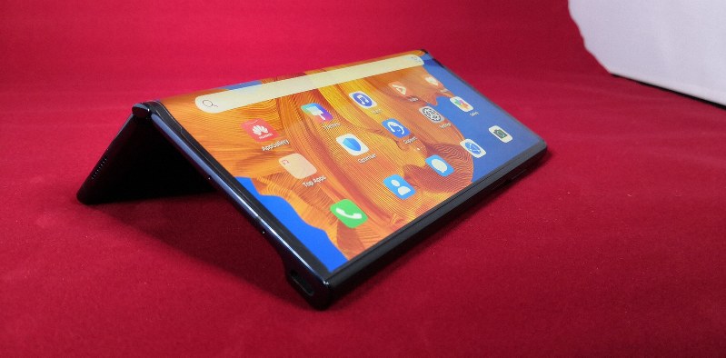 China's Huawei debuts latest version of folding phone - The Mainichi