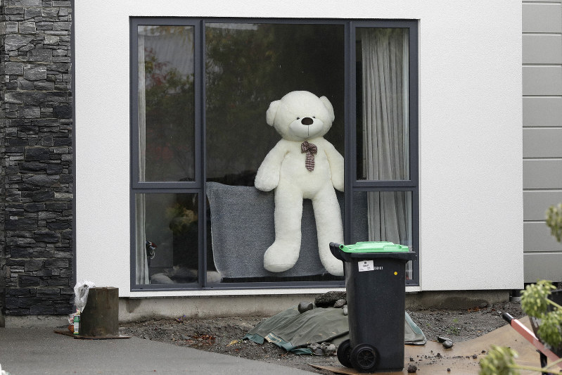 New Zealand embraces teddies to help make lockdown bear-able - The Mainichi