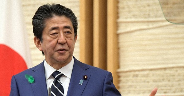 Japan PM Abe lashes out at reporter over cloth mask controversy comment ...