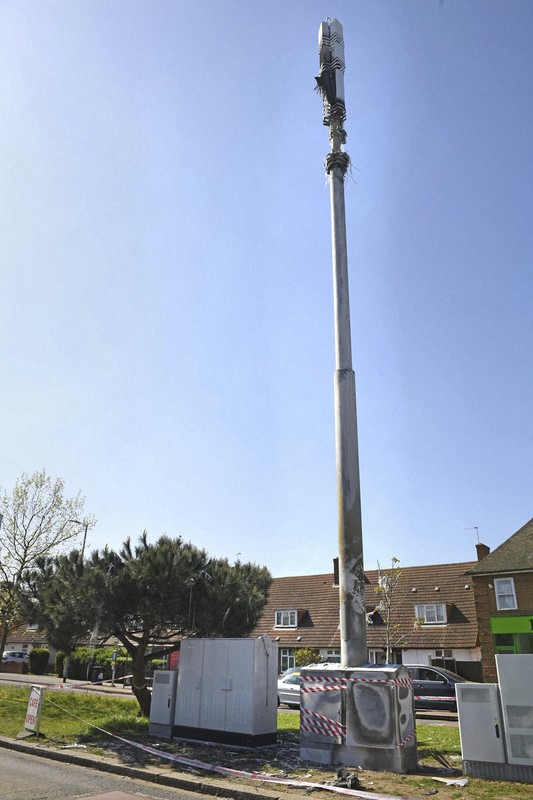Conspiracy theorists burn 5G towers claiming link to virus - The Mainichi