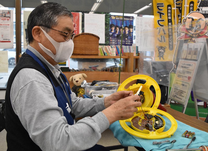 Southwest Japan toy clinic 'doctors' fixed 90% of over 5,000 toys they ...
