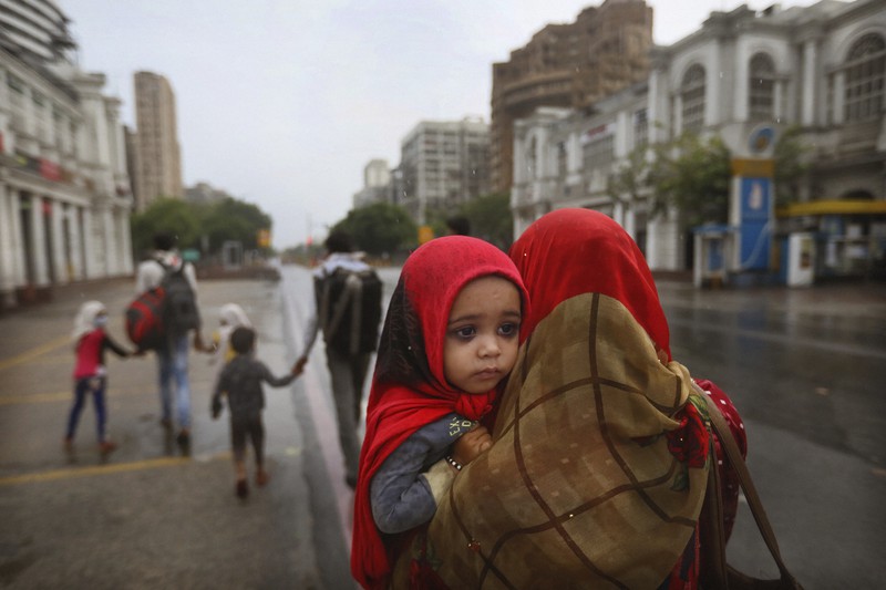 Jobless in crisis, Indian migrants head home - The Mainichi