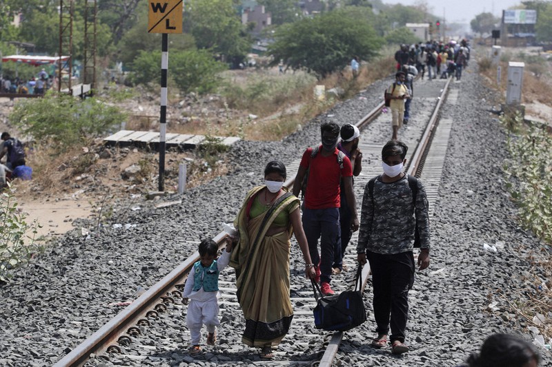Jobless in crisis, Indian migrants head home - The Mainichi