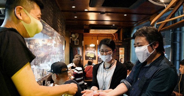 Department stores, restaurants reopening in Japan as state of emergency ...