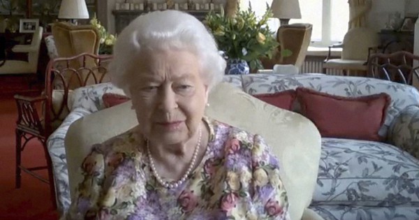 Queen Elizabeth takes part in first public video call - The Mainichi