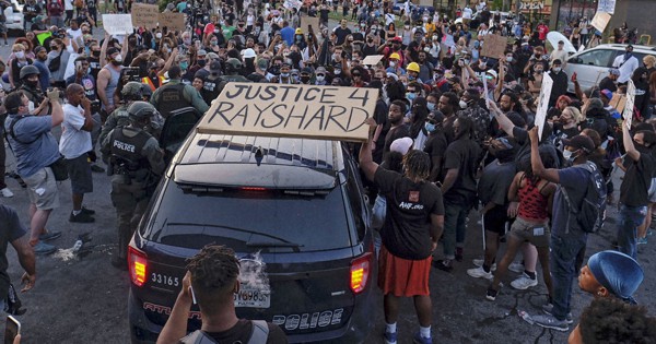 Protesters in US call attention to deaths of more black men - The Mainichi