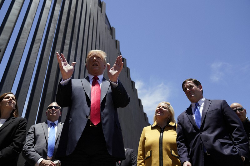 As virus surges, Trump turns attention to border wall - The Mainichi