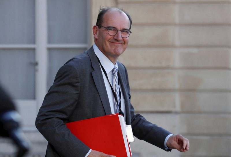 フランス新首相に右派カステックス氏 フィリップ内閣総辞職 22年大統領選へ巻き返し | 毎日新聞
