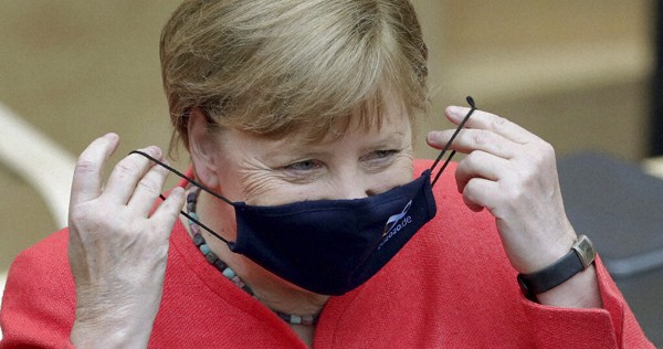 Germany's Merkel pictured wearing mask in public - The Mainichi