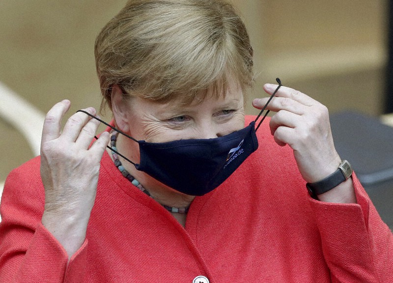 Germany's Merkel pictured wearing mask in public - The Mainichi