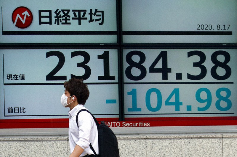 Japan stocks fall after economy contracts, other markets up - The Mainichi