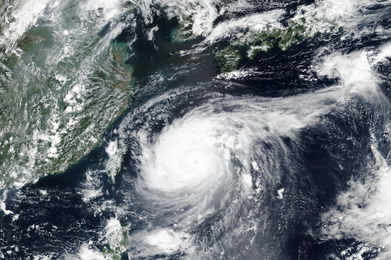 Strong typhoon sweeps southern Japan, heads to Koreas - The Mainichi