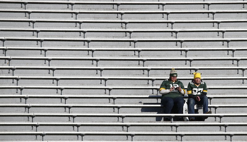 Businesses in NFL cities bracing for possibility of no fans - The Mainichi