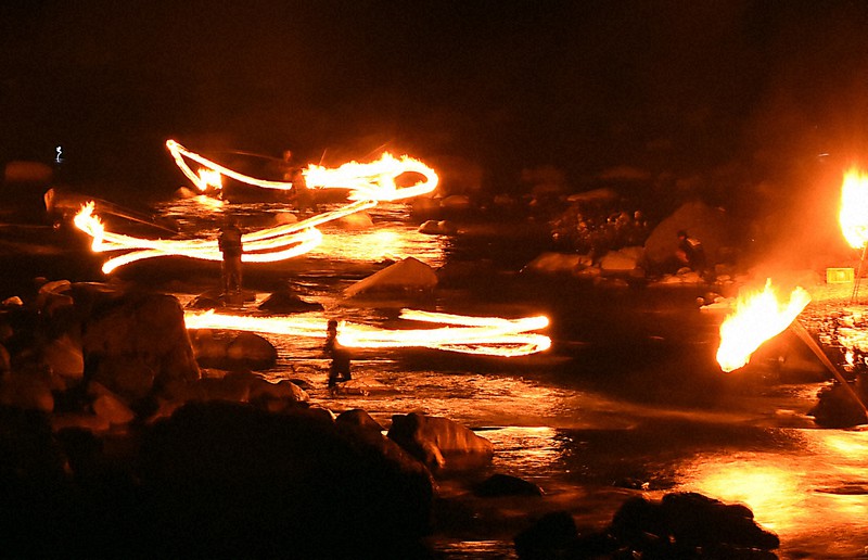 Traditional fire fishing event in central Japan lures tourists ...